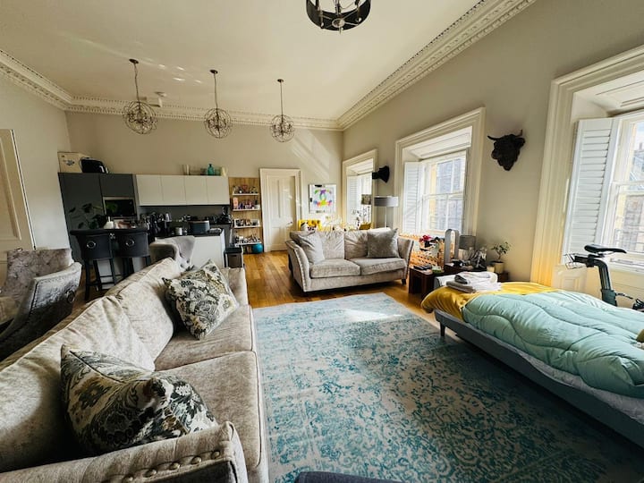 Stunning Top Floor Apartment - Edinburgh