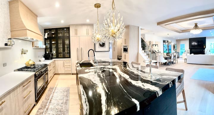 Exquisite Designer’s Lake House - Highland Park, IL