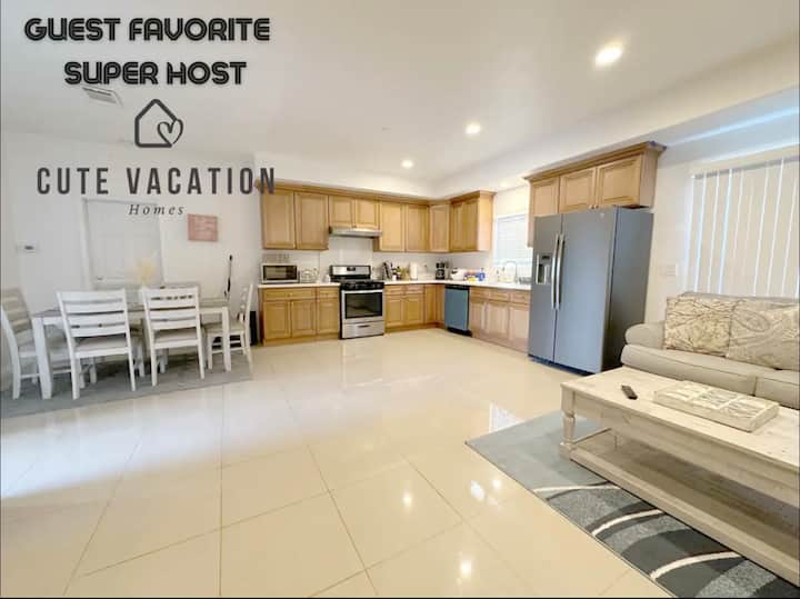 Sleep 18| Newly Remodeled Disneyland Home - Cypress, CA