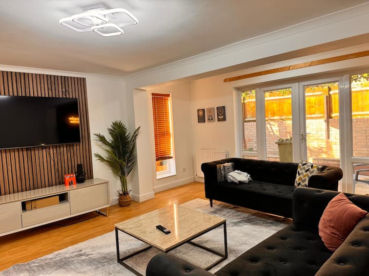 Beautiful 4 Bedroom House.10min From Central Mk - Milton Keynes