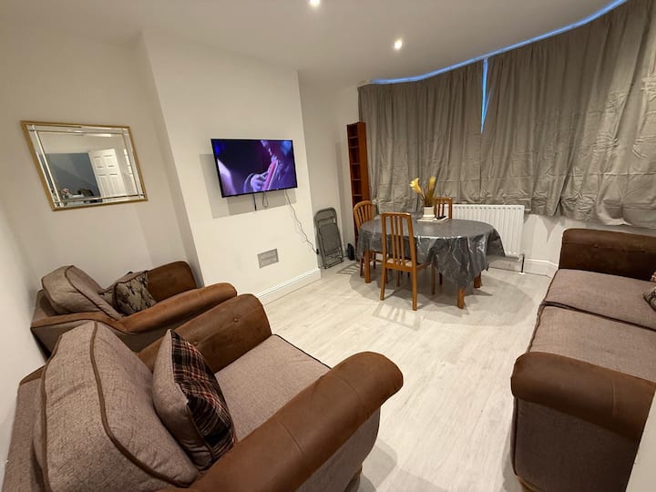 Four Bedroom Spacious House - Brístol