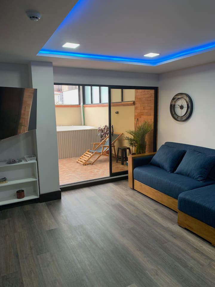 Suite Nueva, Jacuzzi, Parqueo Incl. Cerca C. Histr - Cuenca