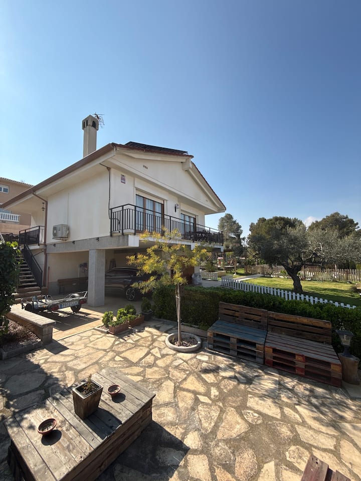 Refugio Ideal: Jardín Y Piscina - Renau