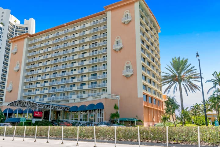Cute Studio On The Beach 428 - Sunny Isles Beach, FL
