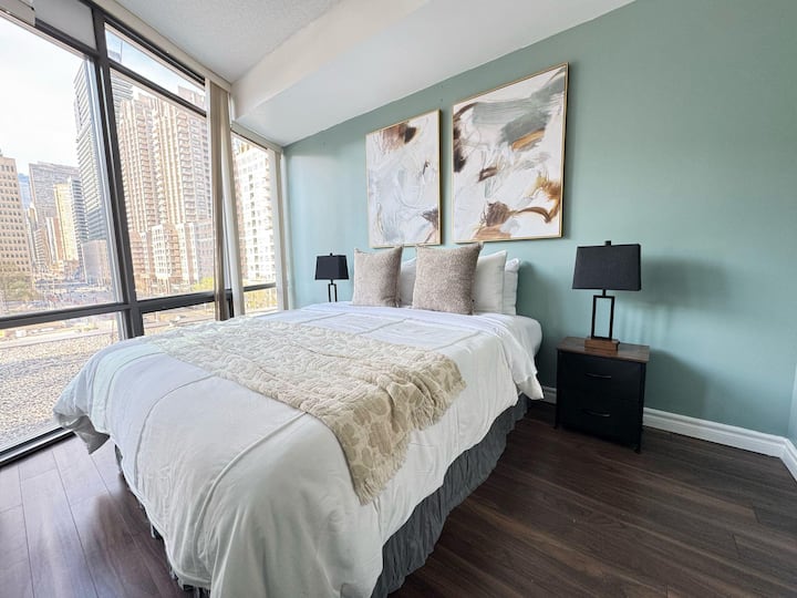 Brightly Lit Suite Centrally Located |Uoft|tmu - Toronto