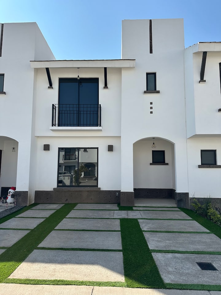 Hermosa Casa Al Sur De León - León