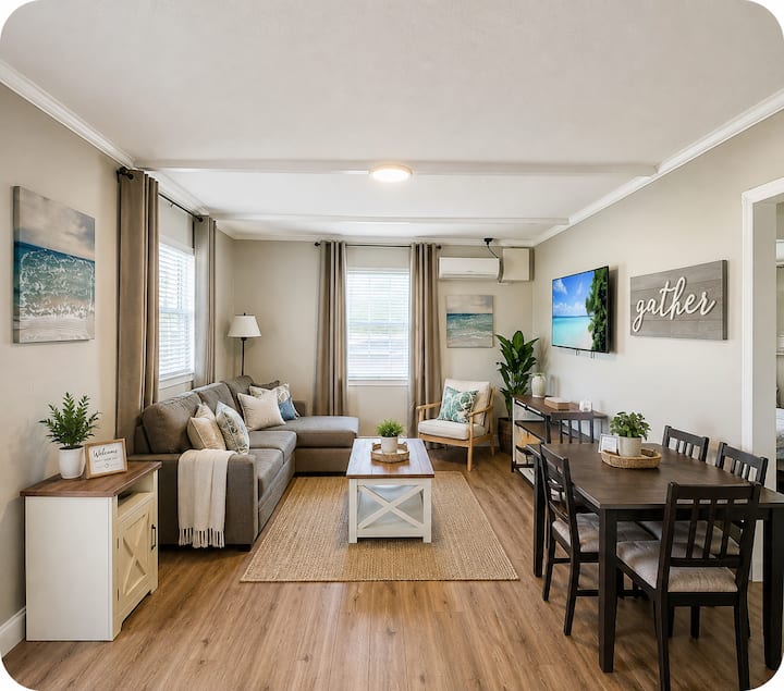 Renovated 1 Bedroom Coastal Escape, Near The Beach - Clearwater, FL