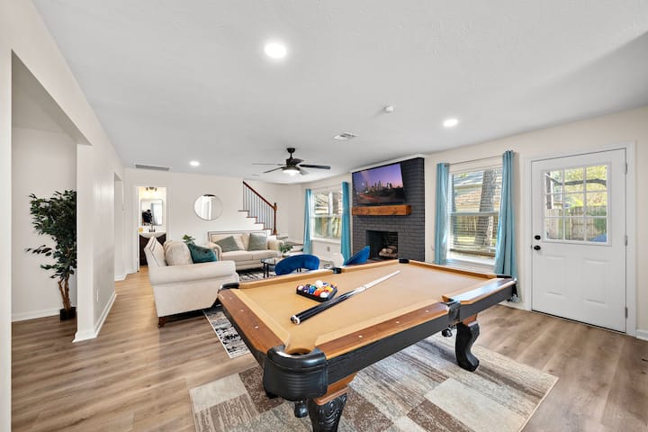 Houston Stay | Game Room | Bbq Yard | Sleeps 16 - Houston, TX