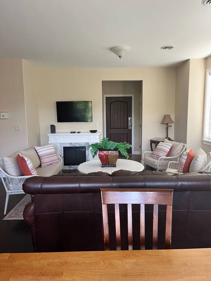 Barona Beach Beautiful Condo - Kelowna