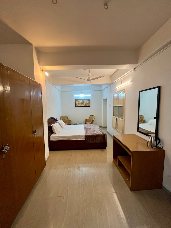 Large Room In Heritage House W/ Separate Enterance - Udaipur