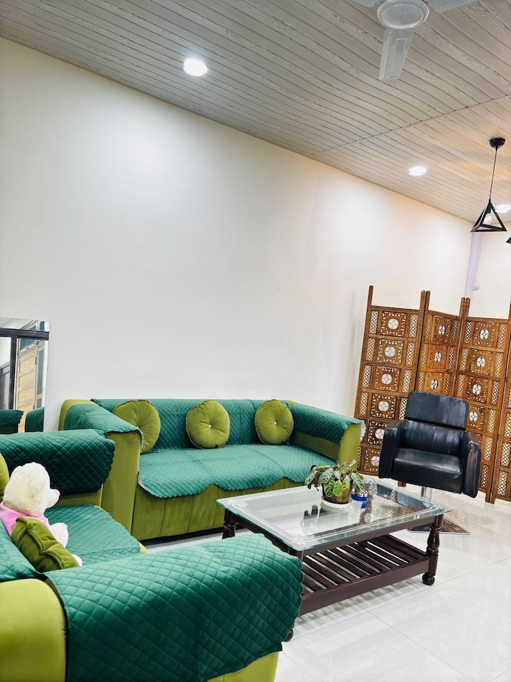 2bhk Walk In Distance-market & Nature - Rishikesh