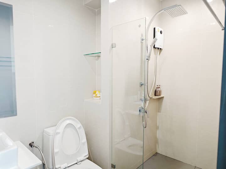 楼下711/泳池健身房/近iconsiam/bts步行2分钟 -