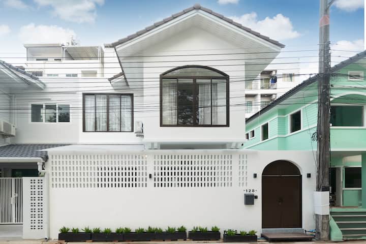 Patong  Jacuzzi Villa 4br Sleep 8 - Patong Beach