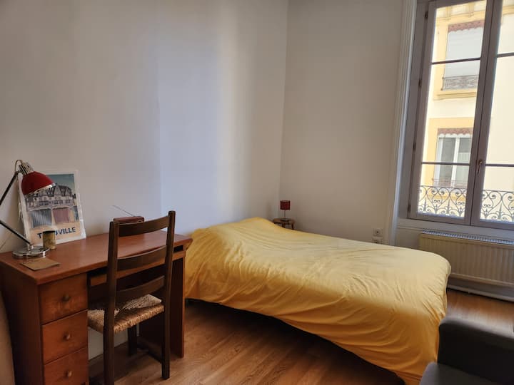 Chambre Chez Sacha Et Charlie - Lyon