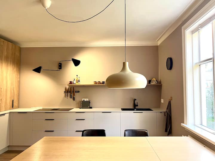 Beautiful Downtown Apt. W/ Small Balcony - Greenland