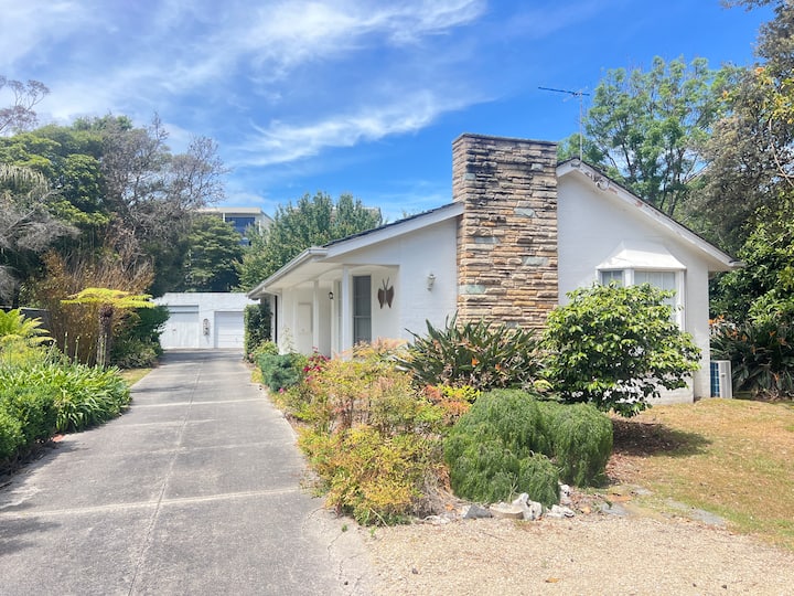 Mccrae Beachfront Vacation Home - 4 Bedrooms - Dromana