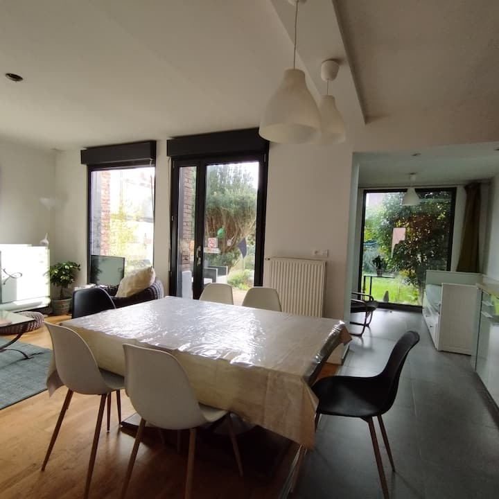 Maison à La Porte De Lille Avec Parking Terrasse - Lille