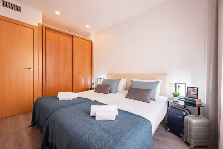 Great 4 Bedroom Groupflat Close Plaza España 10ppl - Barcelona