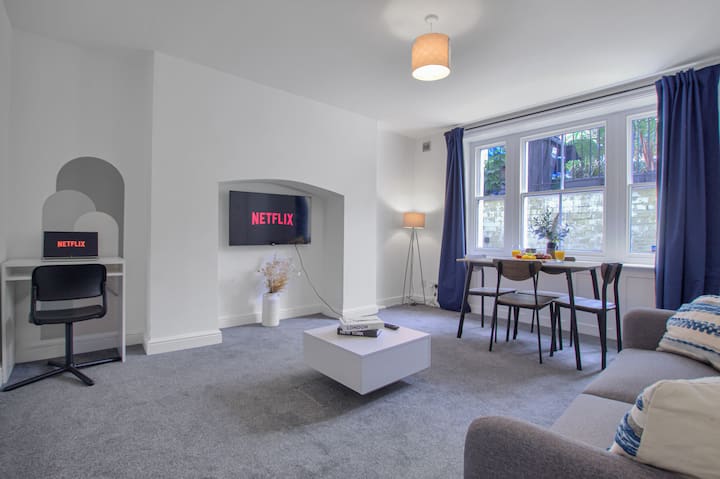 The Mooring | The Quayside Serviced Apartments - Gloucester, UK