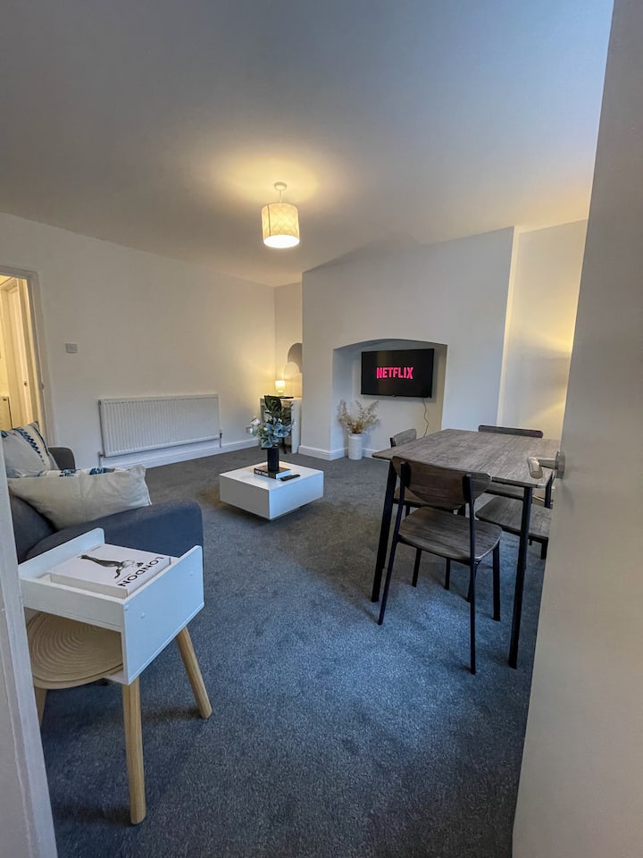 Spacious & Stylish City Centre Apartment - Gloucester