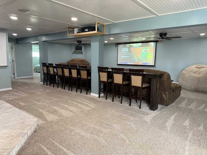 Peaceful Paradise Lower Family 2br Hot Tub/pool - 오로라