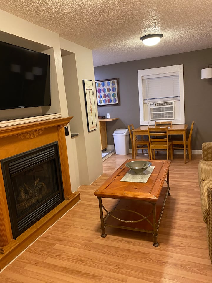 Private One Bedroom Cottage - Sterling, CO