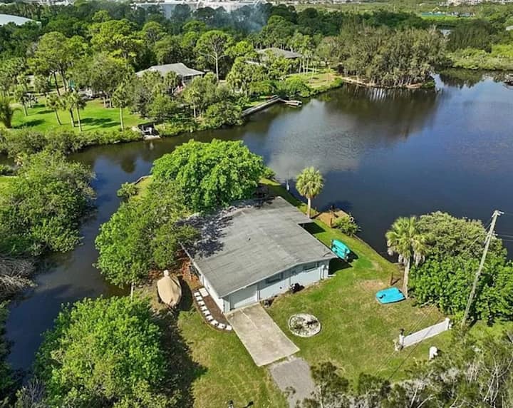 Beach House - Holiday, FL