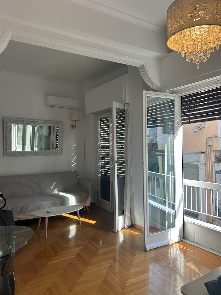 Quiet Plaka 1br | Walk To Acropolis & Syntagma - Athens