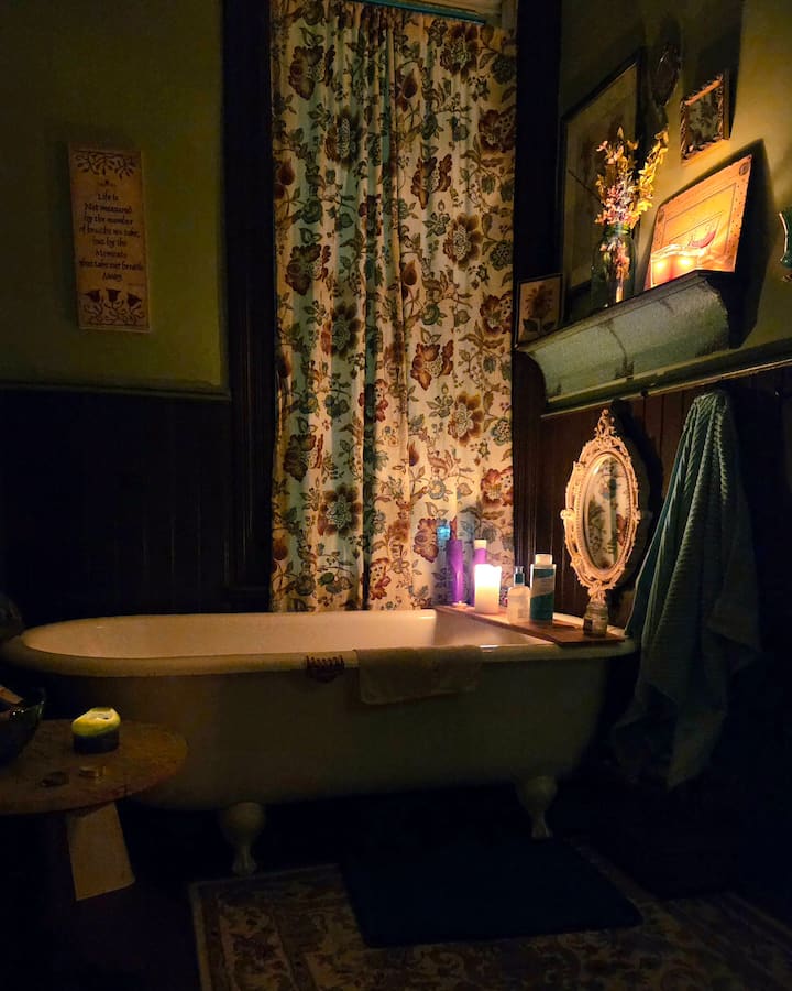 Balcony View Aptmnt ~ 2nd Flr W/private Entrance - Talladega, AL