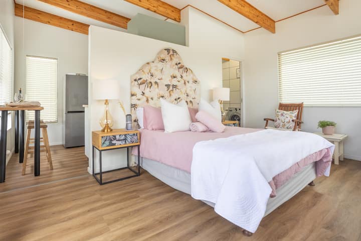 Studio 98: Double Storey Apartment Near Cliff Path - Hermanus