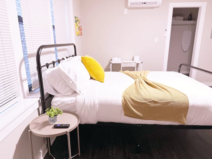 Cozy Apt Steps From Loyola Uni! - Edgewater - Chicago