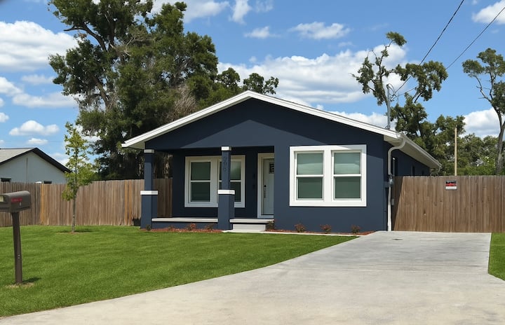 Modern Oasis , 3 Bedroom 6 Minutes From Downtown! - Tampa, FL