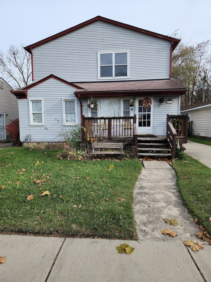 Big Cozy Home. - Livonia, MI
