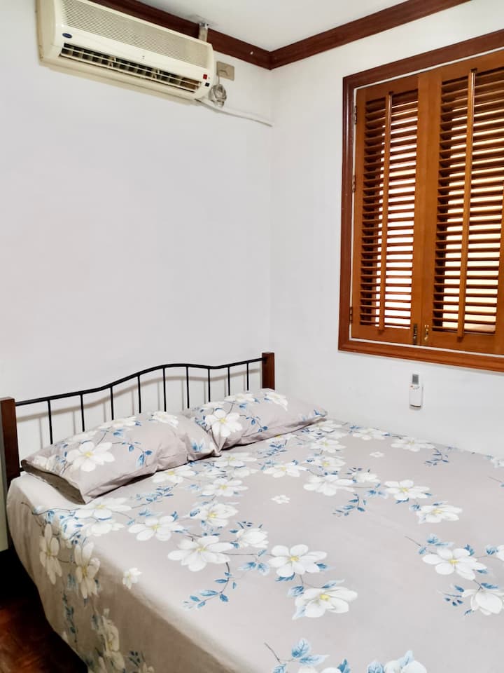 Makati Condo Transient For Big Group, 3br, Balcony - Manila