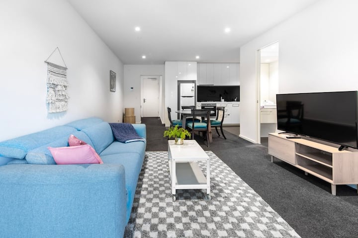 Relax & Recharge 1-bed Apartment With Pool And Gym - North Melbourne Railway Station