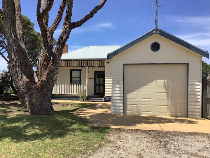 Heritage With A Modern Twist - Point Lonsdale