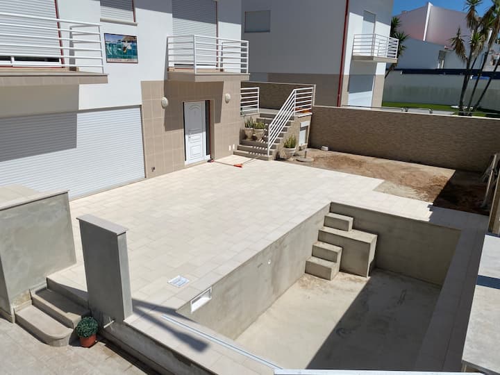 Vivenda Em Remodelação Pronta A Partir De 25/4/26 - Nazaré