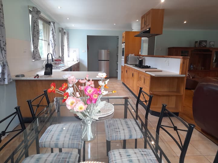 Yellowstone A Quiet Country Farmhouse - Lithgow