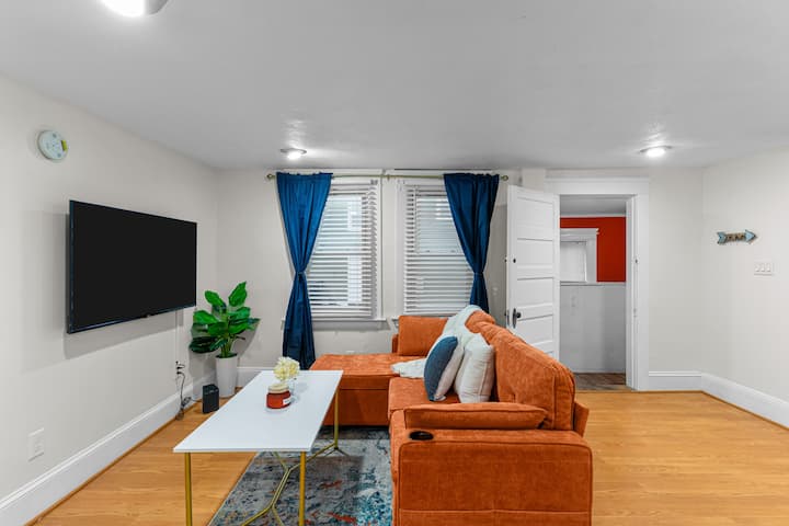 King Bed|mins To Pvd Colleges &Casino+free Parking - Rhode Island