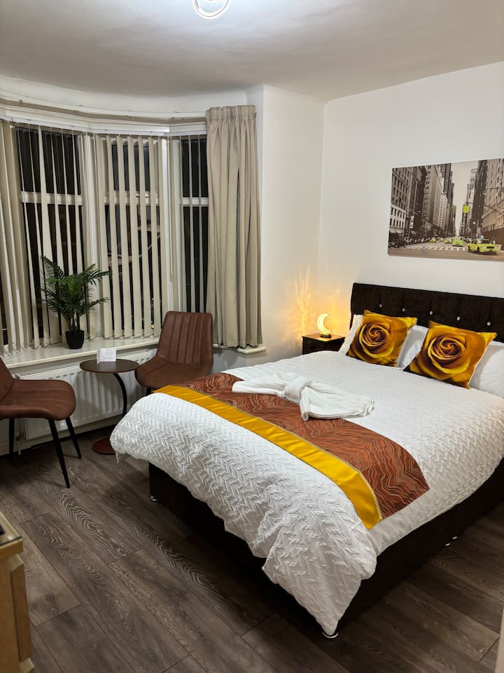 Comfortable Ensuite Rooms & Ample Street Parking. - Doncaster