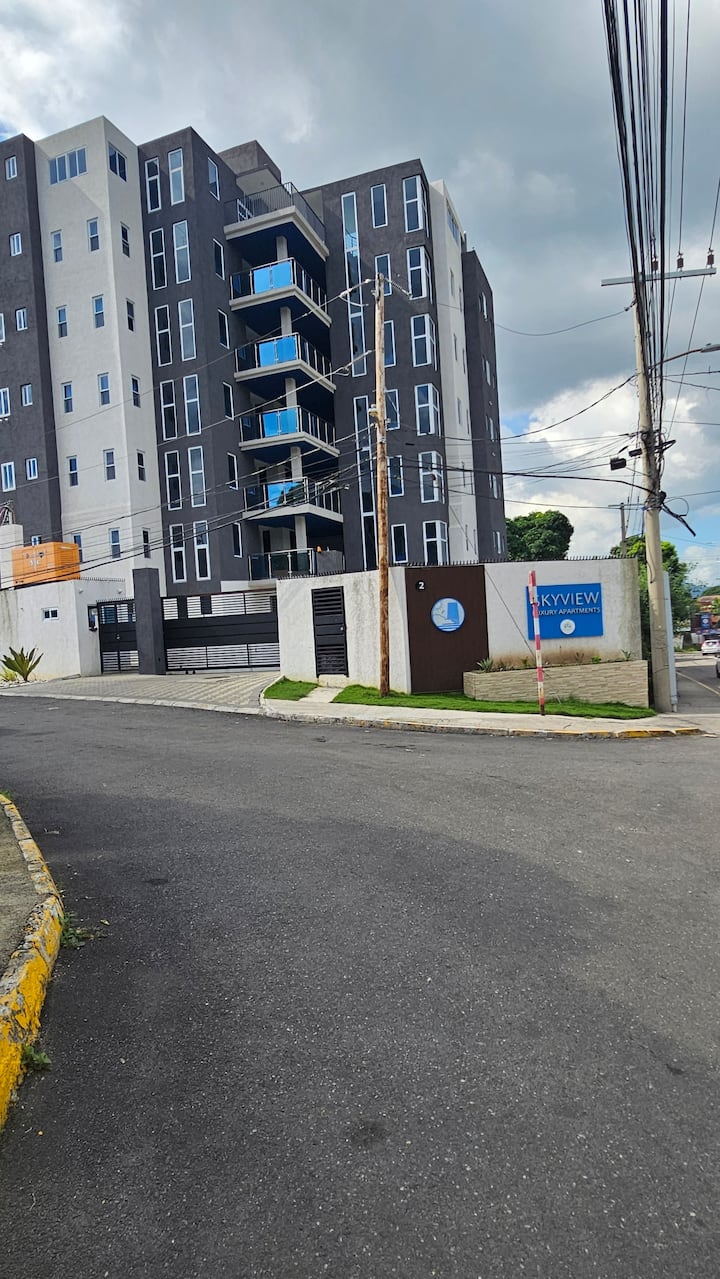 26@skyview With A Pool - Kingston