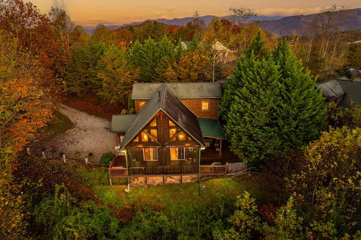 Polar Express & Gsmnp Getaway! New Gas Fireplace! - Bryson City, NC