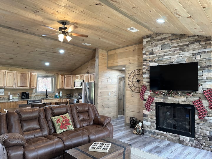 High Valley Hideaway - Pigeon Forge, TN