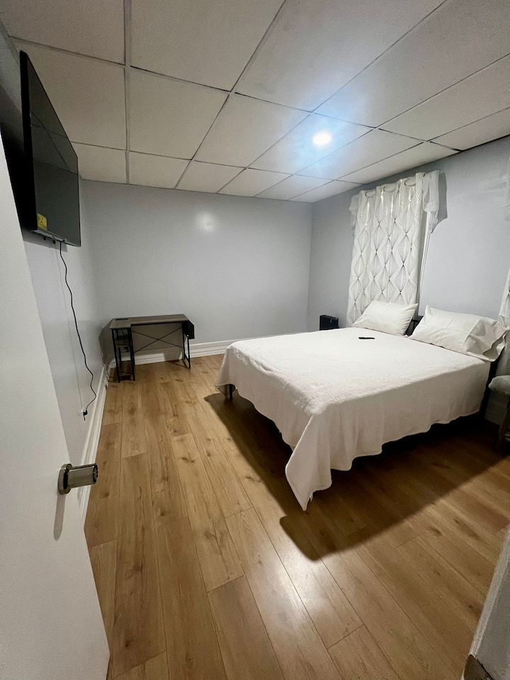 Comfortably Spacious Room 2 - Paterson, NJ