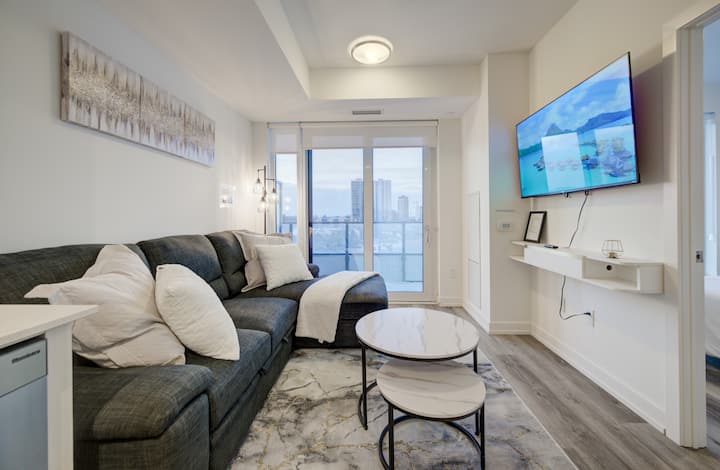 Modern/stylish Condo | Downtown Kw - Kitchener