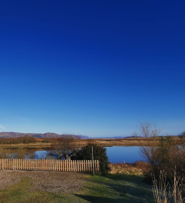 Lakeside Cozy Cabin With Mountain Views - Skye