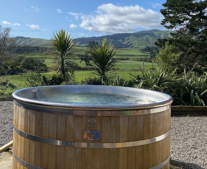 Couples Retreat Spa Cabin - Palmerston North