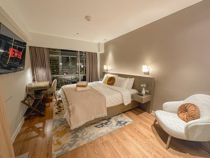 Luxury Rockwell View King Suite Free Gym & Pool - Manila
