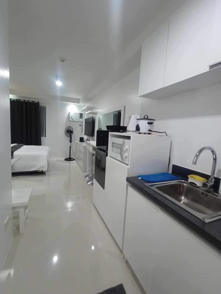 Stylish & Pristine Studio+fastwifi+netflix+pool! - Cebu
