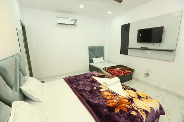 Aditya Homestay Deluxe Triple Bed - Amritsar